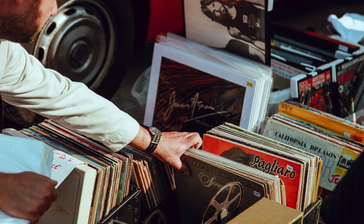 5 cosas que debes saber antes de comprar en un garage sale - Solo Dinero