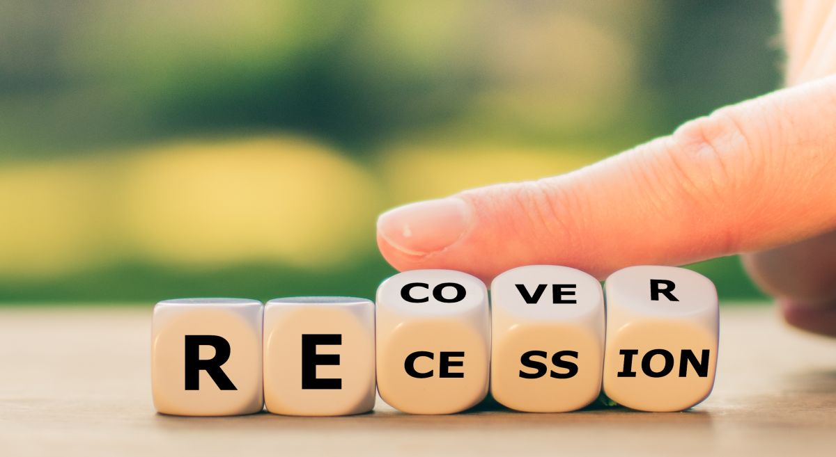Cómo ganar dinero durante una recesión económica - Solo Dinero