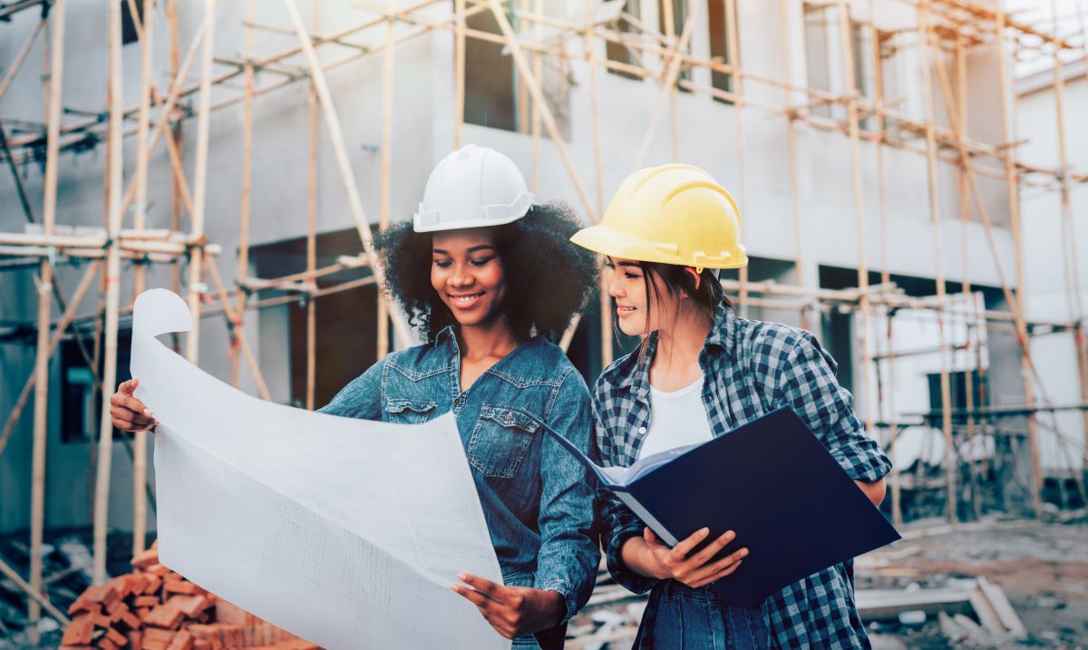 Ante la escasez de trabajadores de la construcción en EE.UU., se buscan mujeres para que se unan ...