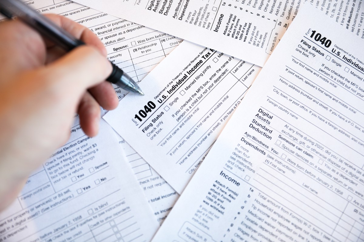 ¿El IRS todavía recibirá declaraciones de impuestos en papel? - Solo Dinero