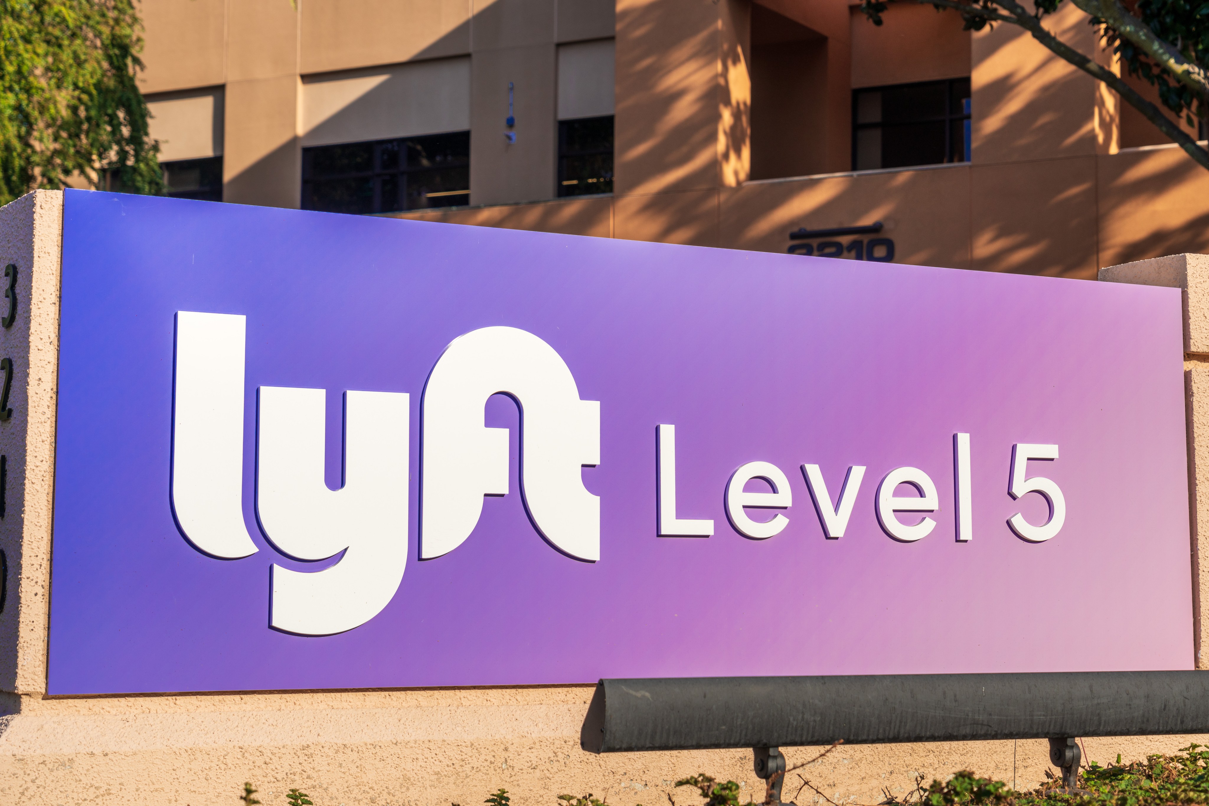 Nuevo Logotipo De Lyft Official Lyft Emblem For Drivers Por Petezilla